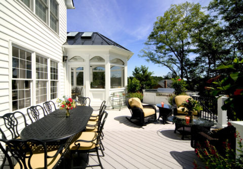 Multi-Level Outdoor Connection - Sun Design