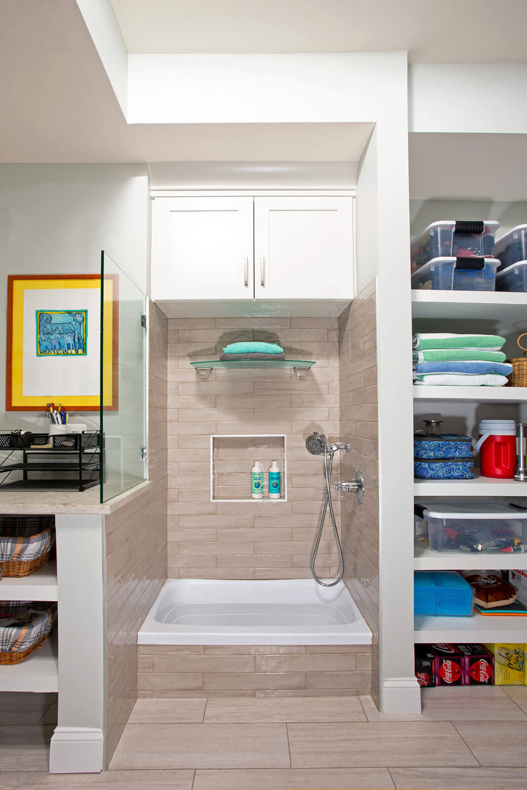 Mudroom with Doggy Shower - Sun Design