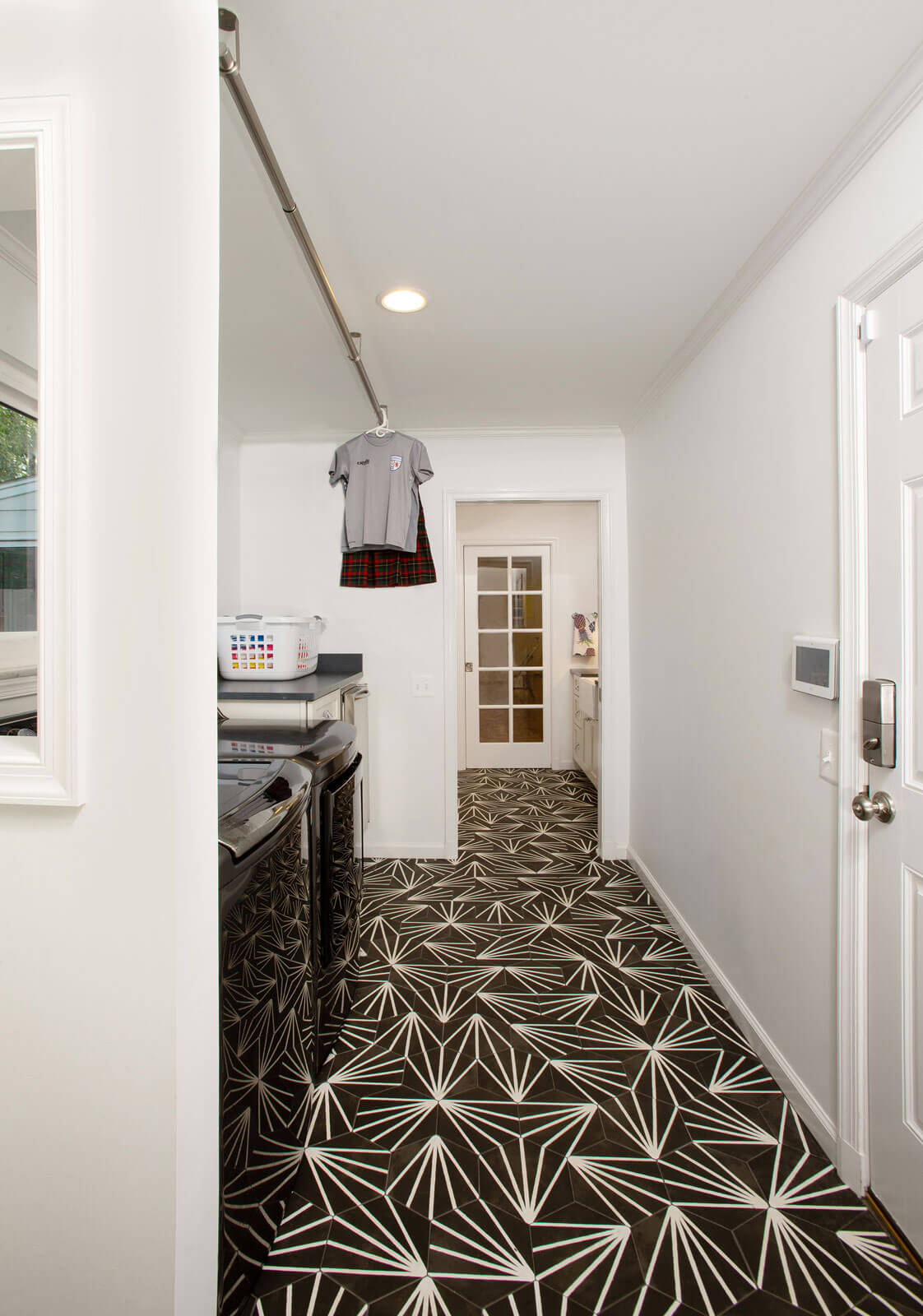 Side Entry Transition Space - Sun Design